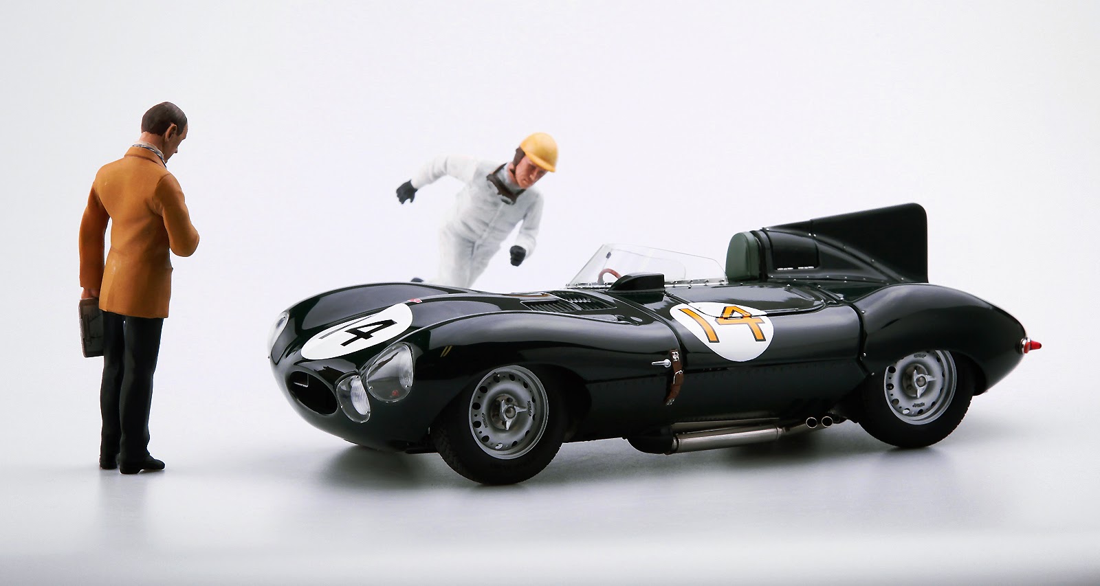 課長睪耕作: 1/18 Jaguar D-Type Le Mans 24h 1954 [Exoto]