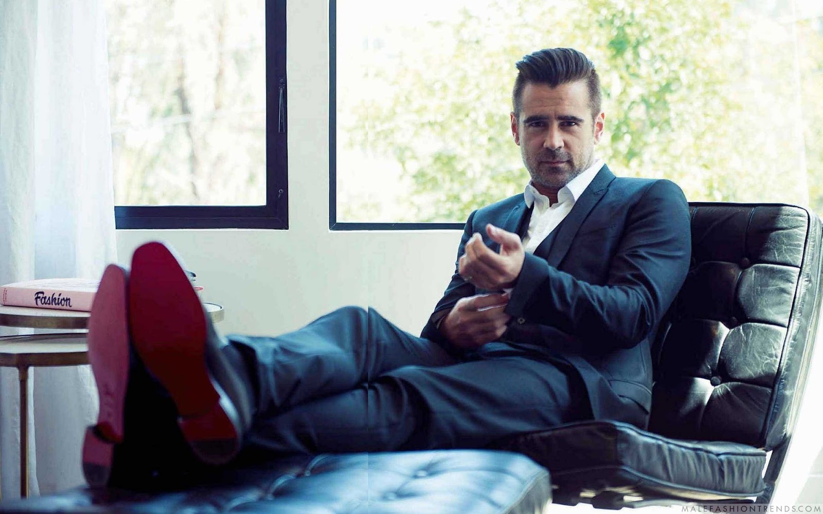 Colin Farrell domina el estilo smart casual para el número de verano de ...