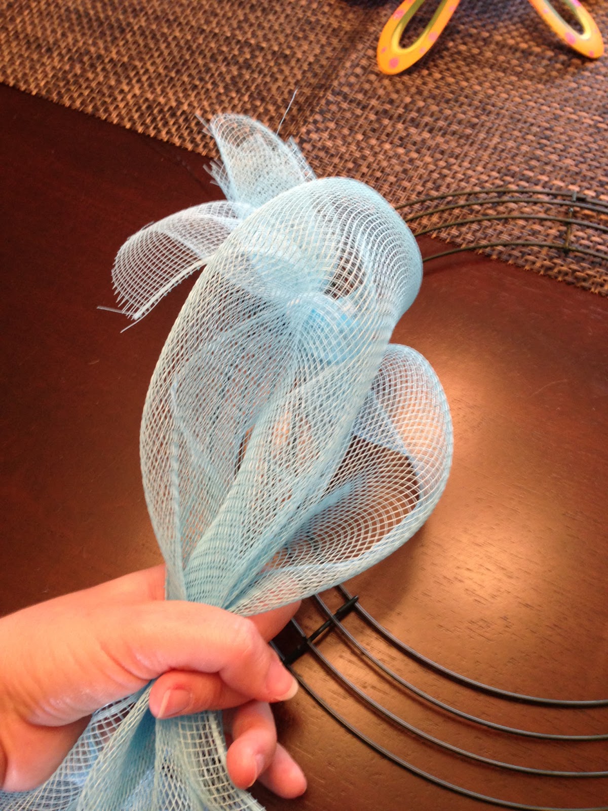 Tawny's Tid Bits: ~ Mesh Wreath Tutorial