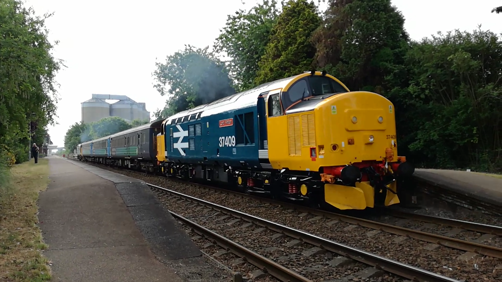 Steve's Bus & Train Page: 37409 Makes Short Set Debut