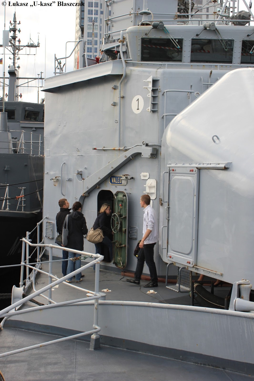 W obiektywie shipspottera czyli z migawką nad portową sadzawką: Z cyklu ...