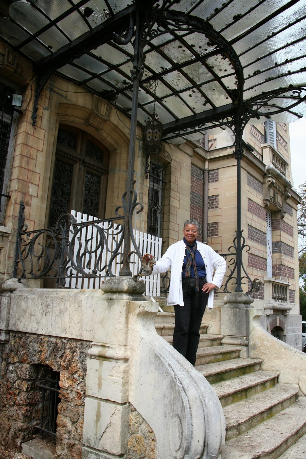 Entrée to Black Paris™: Josephine's Suburban Paradise - Le Beau Chêne