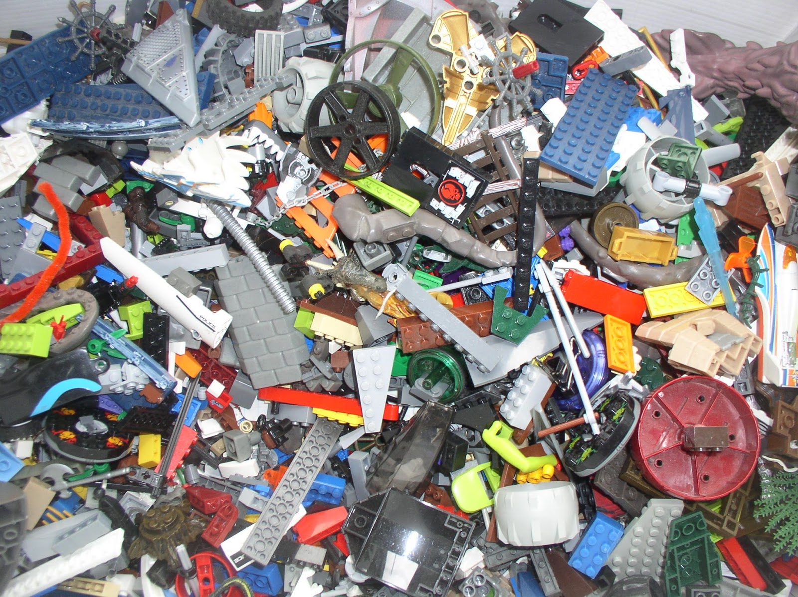 Charlotte's Library: Cool Creations in 35 Pieces, by Sean Kenney--fun ...