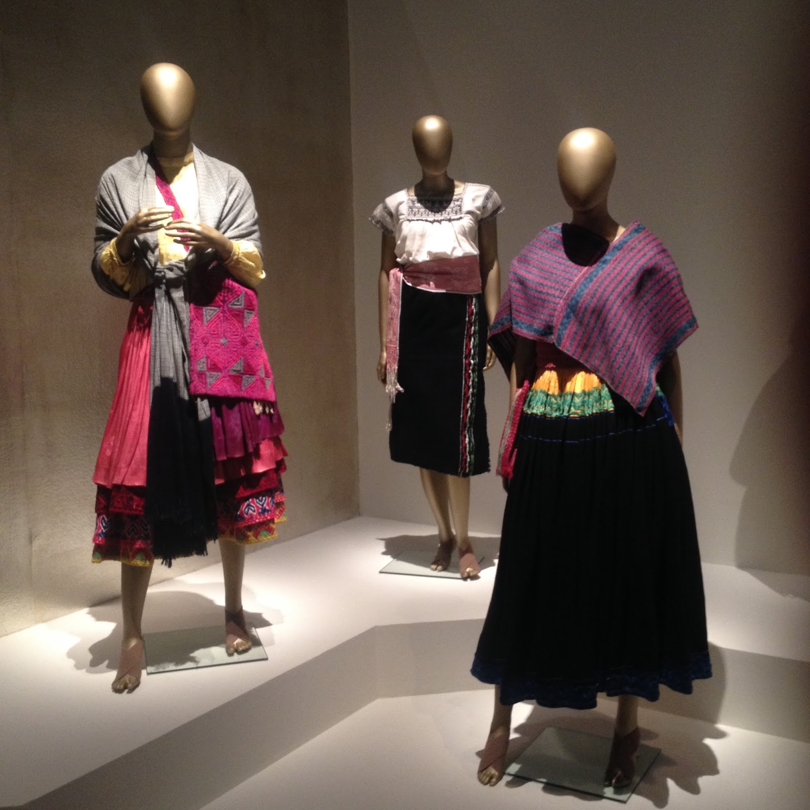 BLOGUE MX : ¿Qué ver en MX? : El arte de la indumentaria y la moda en ...