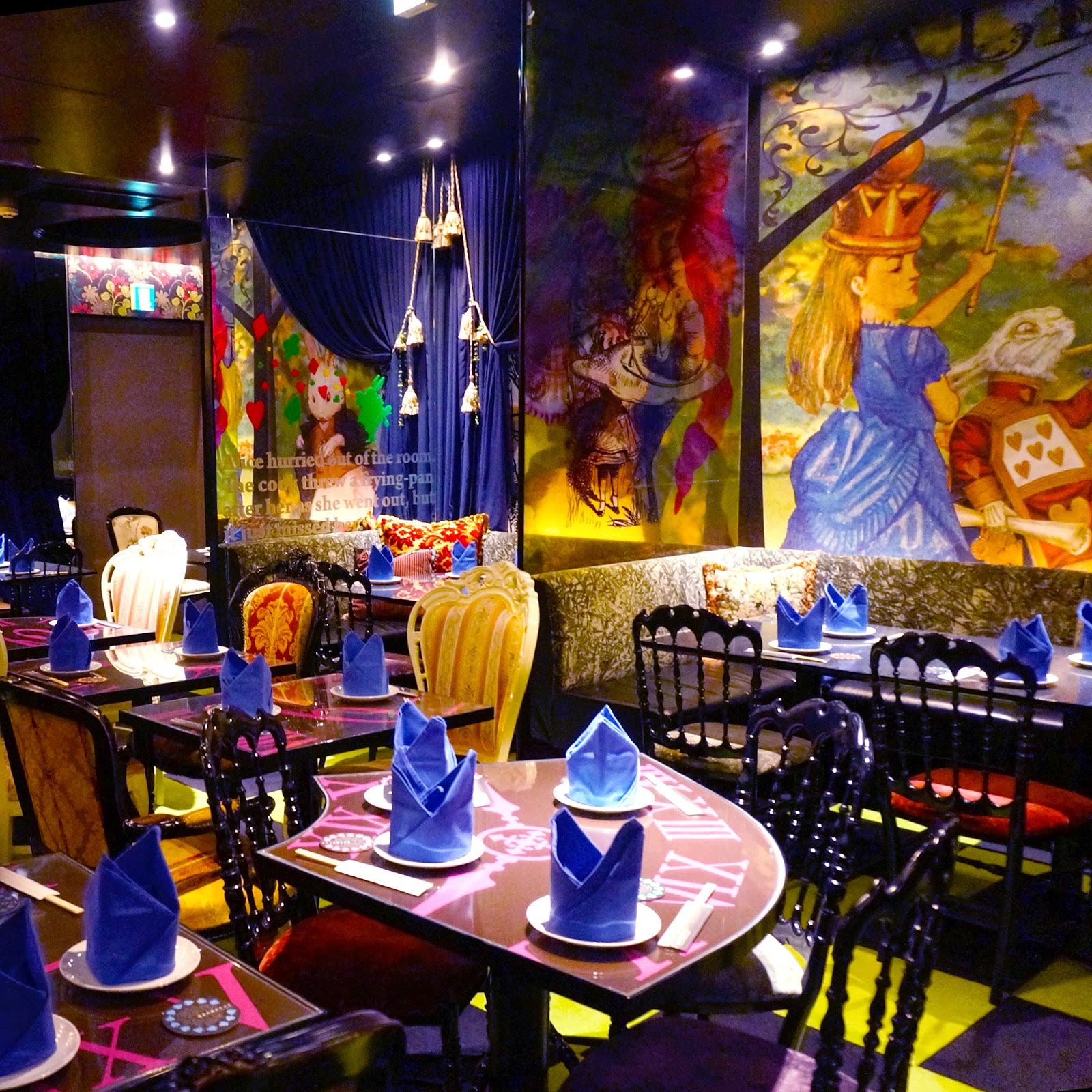 Alice in Wonderland Cafe in Shinjuku, Tokyo - Stella Lee ☆ Indonesia ...