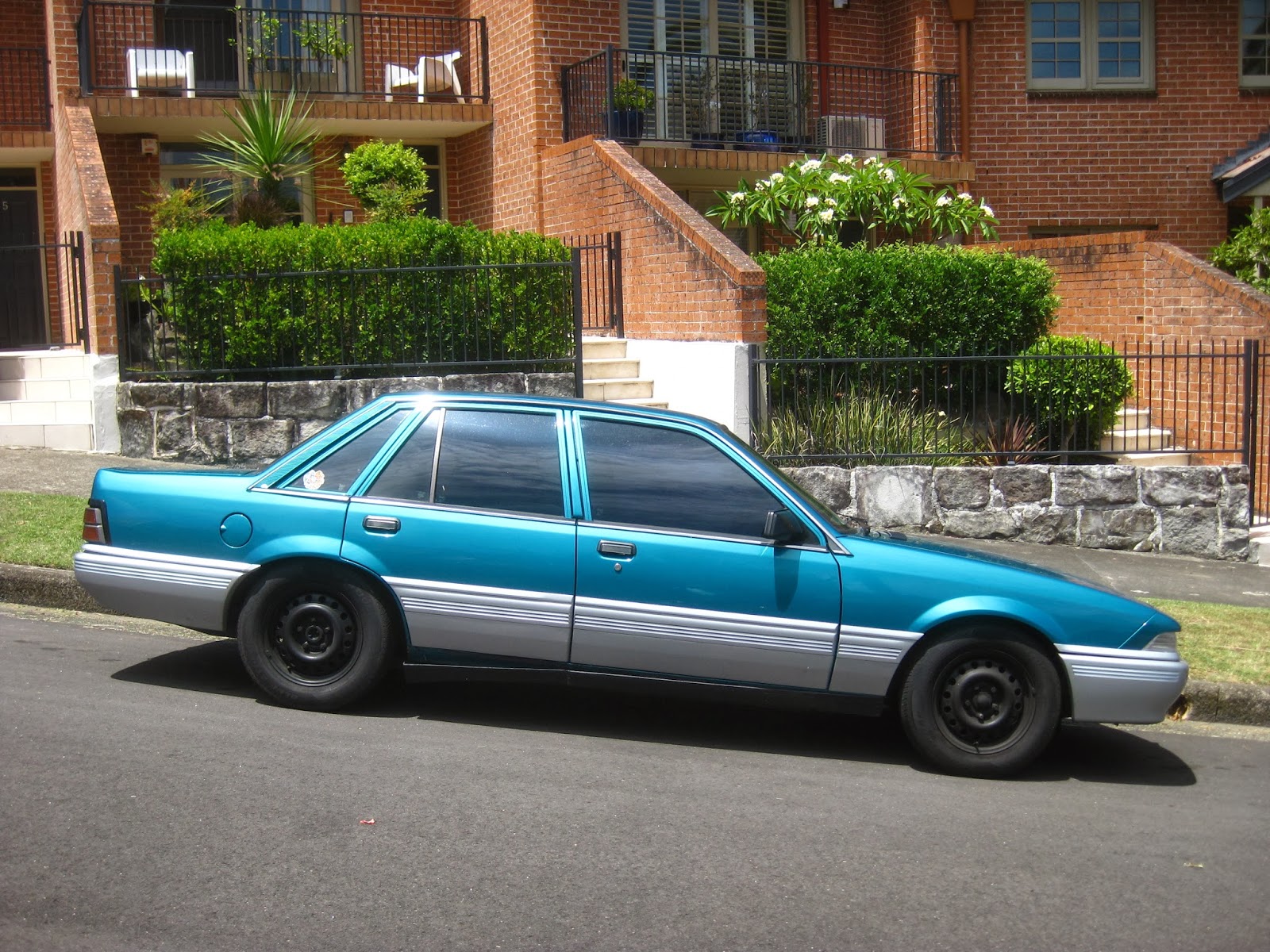 Aussie Old Parked Cars: 1988 Holden VL Calais