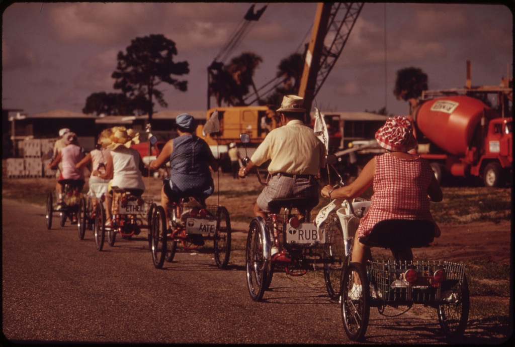 People of Florida in the 1970s Taken by Flip Schulke ~ Vintage Everyday