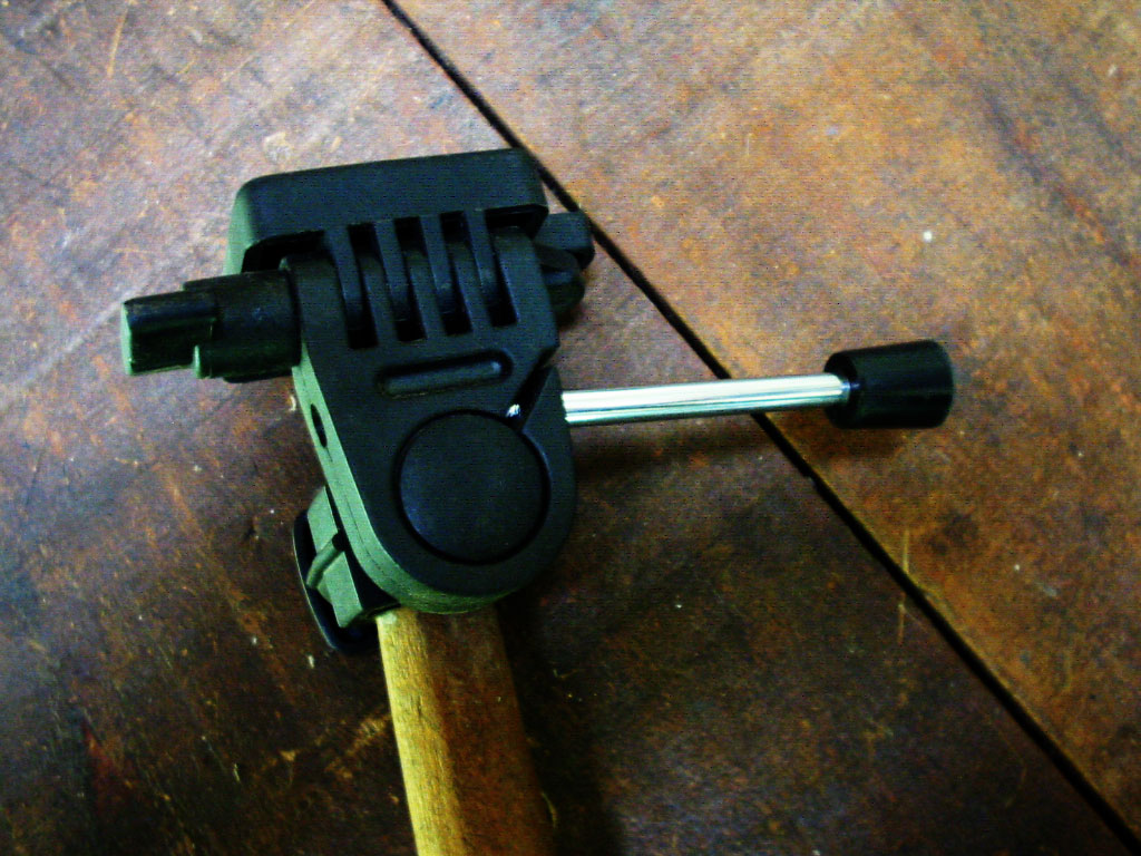 MIND JACKER: DIY: A Monopod