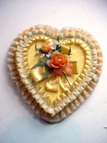 My Paisley World: Frilly, Vintage Heart-Shaped Valentine Candy Boxes
