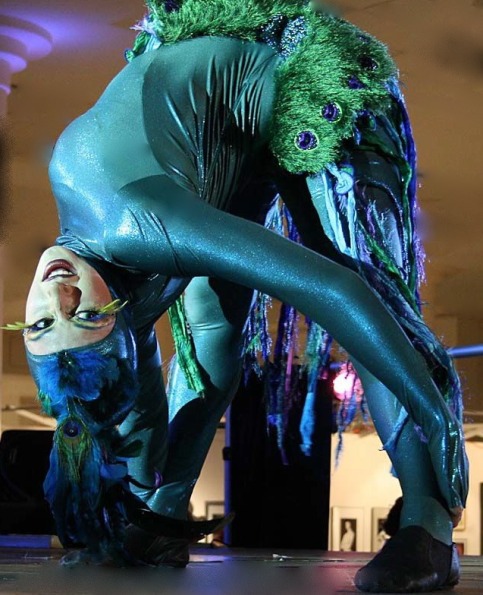 Contortion : Amazing Body Bending Art - Unusual, Dramatic Bending And ...