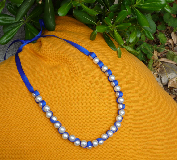 Dans Les Tiroirs: Collier de petites perles et son tuto
