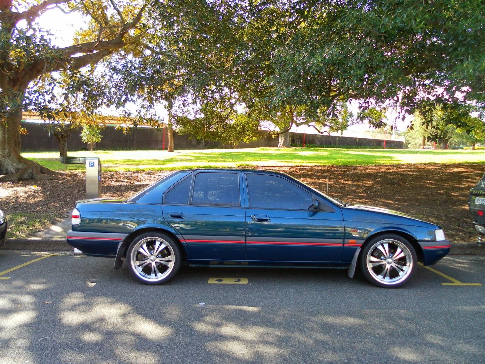 Aussie Old Parked Cars: 1994 Ford ED Falcon XR6 Sedan