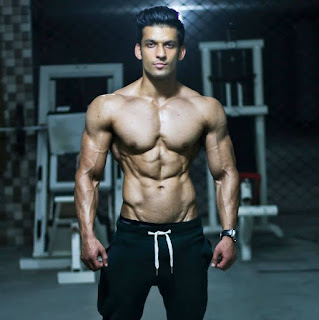 world bodybuilders pictures: slim pakistani bodybuilder Faizan Waheed