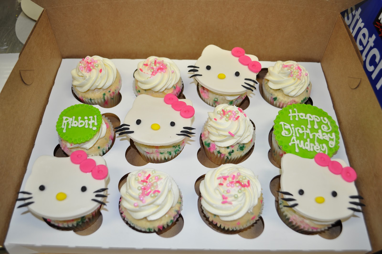 Leah's Sweet Treats: Hello Kitty Cupcakes