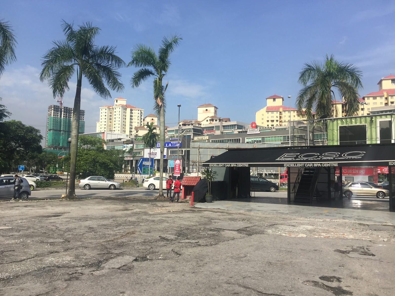 duo edge architecture design studio: CAR SALOON AT PLAZA OUG, KUALA LUMPUR