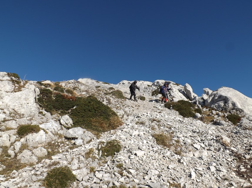 POR LA MONTAÑA ALAVESA: VUELTA Y ASCENSIÓN AL MONTE ARATZ DESDE SAN ADRIÁN
