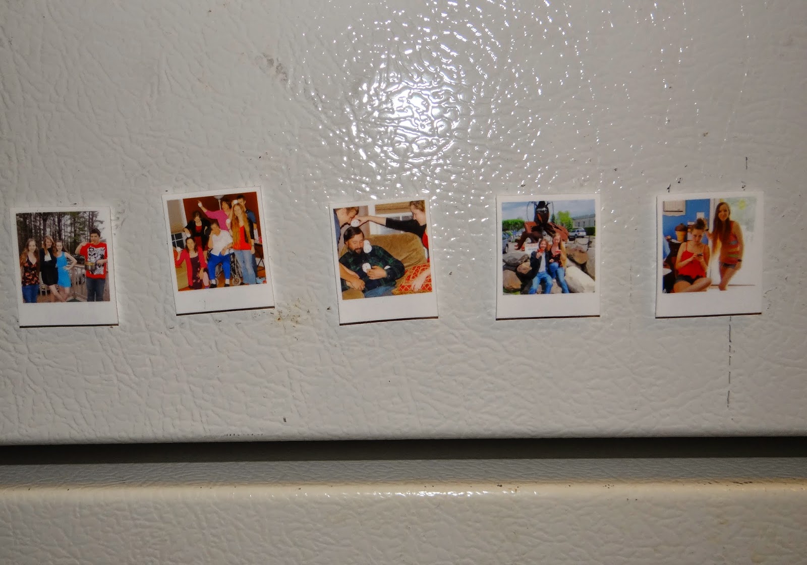 Amber's Craft a Week Blog: Mini Polaroid Refrigerator Magnets
