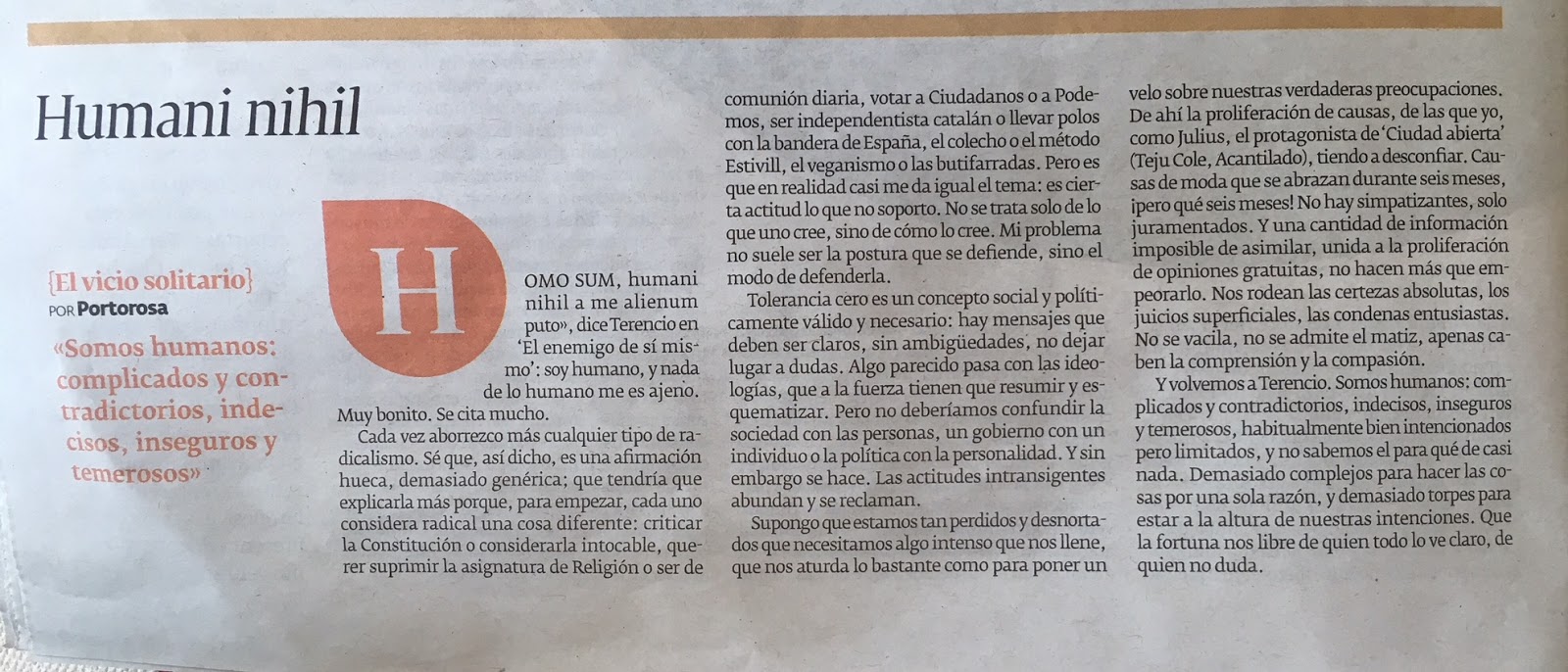 Un hombre sentado en una silla: Humani nihil