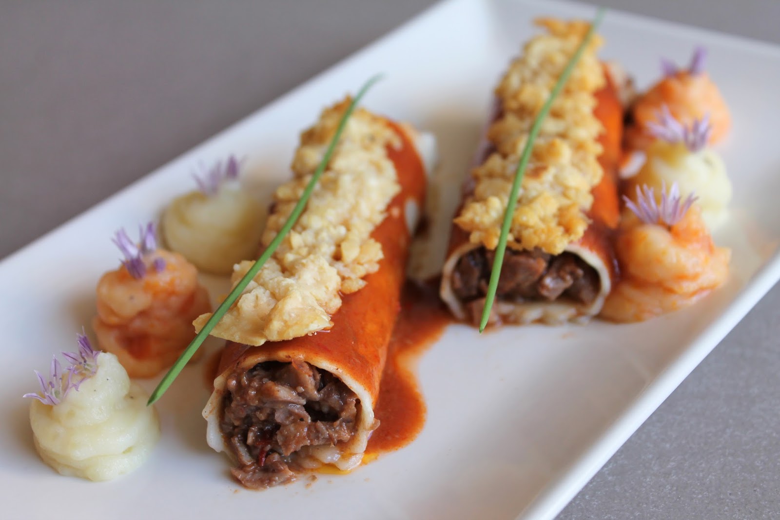 Mis tapas: Canelones de carrillera de cerdo en salsa de vino tinto Mis tapas: Canelones de carrillera de cerdo en salsa de vino tinto