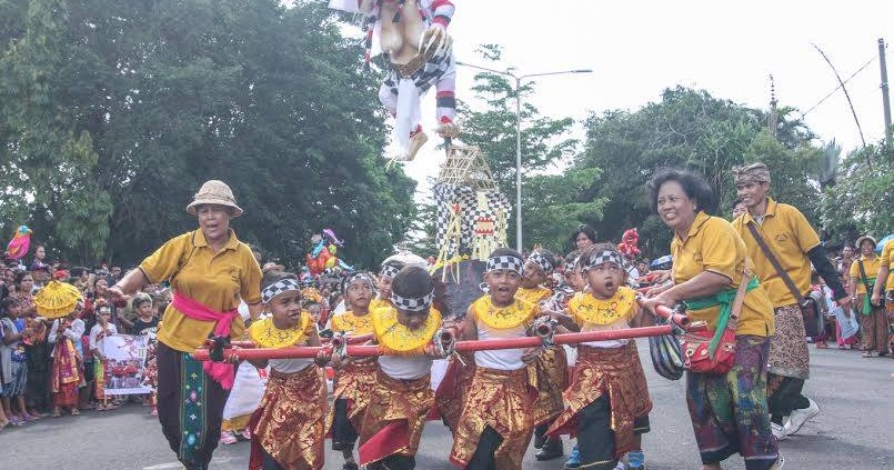 Ketika Anak-Anak Mengusung Ogoh-Ogoh ~ Desa Mendoyo Dangin Tukad ...