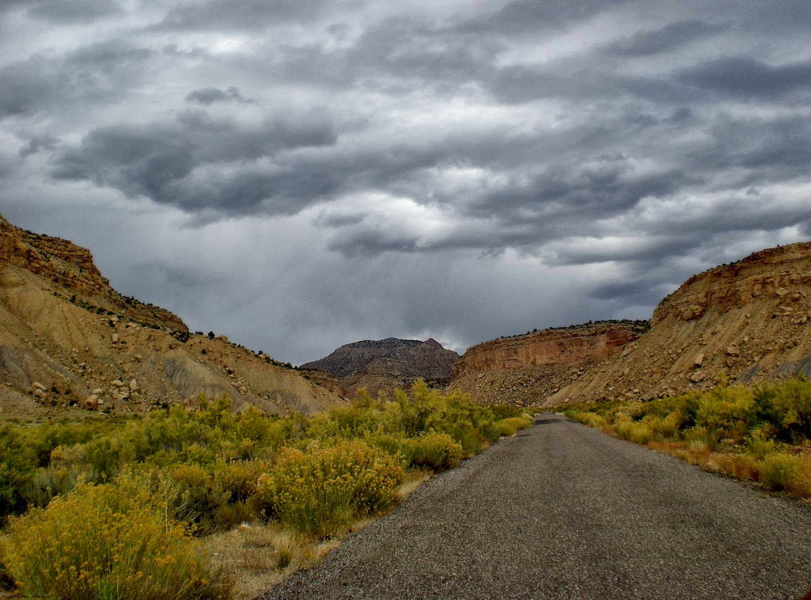 The Southwest Through Wide Brown Eyes: Thompson Springs, a Mostly Ghost ...