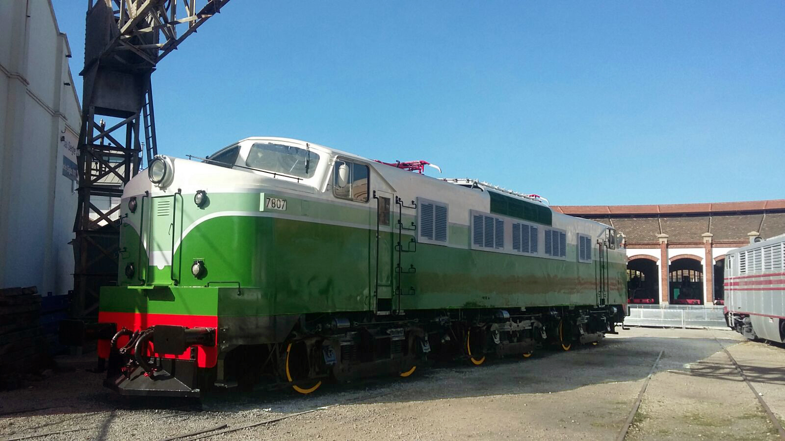 transpress nz: Renfe class 7800 electric locomotive, Spain
