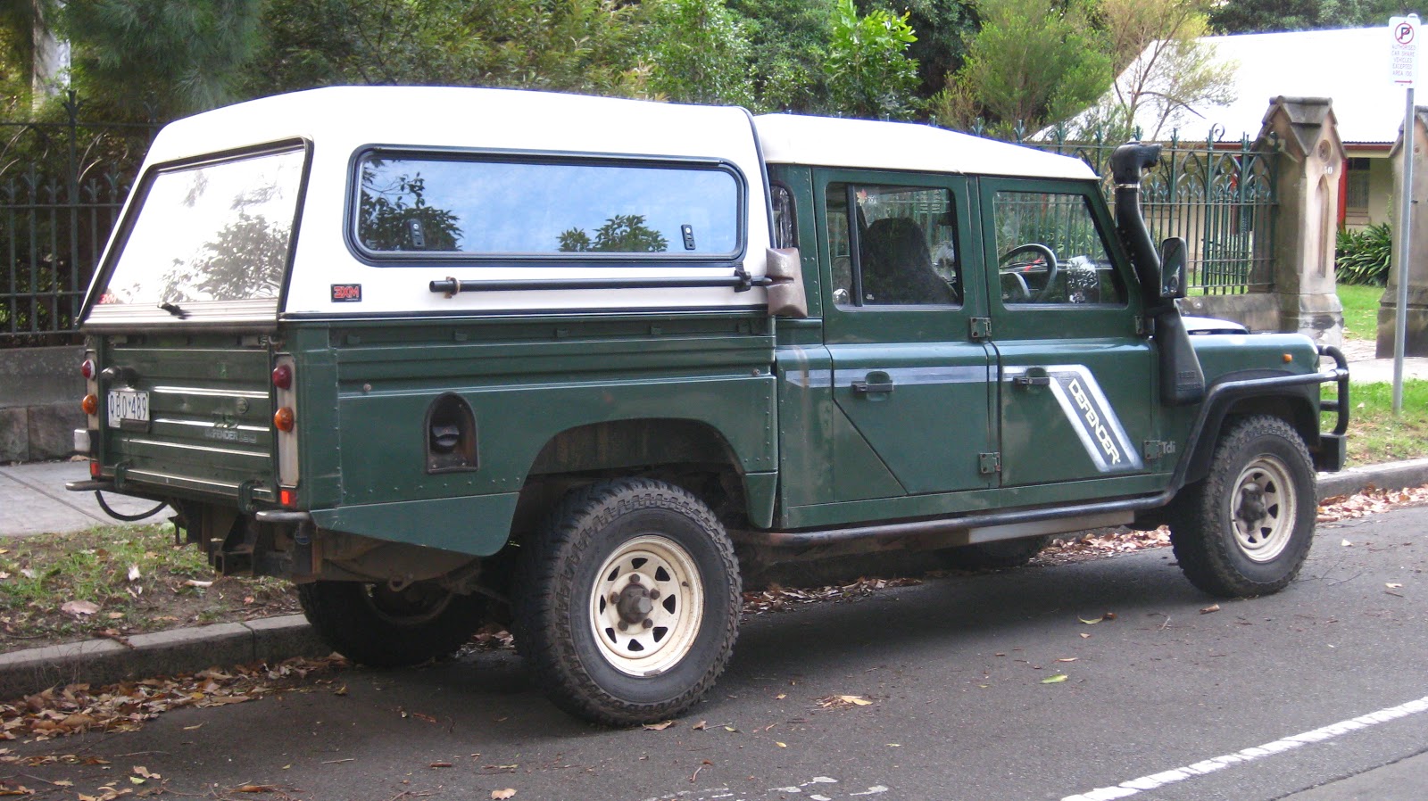 Aussie Old Parked Cars: 1994 Land Rover Defender Tdi LWB Double Cab Ute