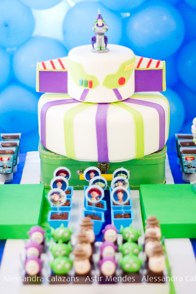 Ateliê Amanda Criações: Bolo Buzz - Cake Buzz