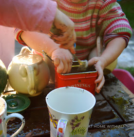 At home with Ali: Outdoor pretend cafe