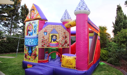 Must haves for a kids party: Jumping castles | Time 2 Jump Jumping Castle