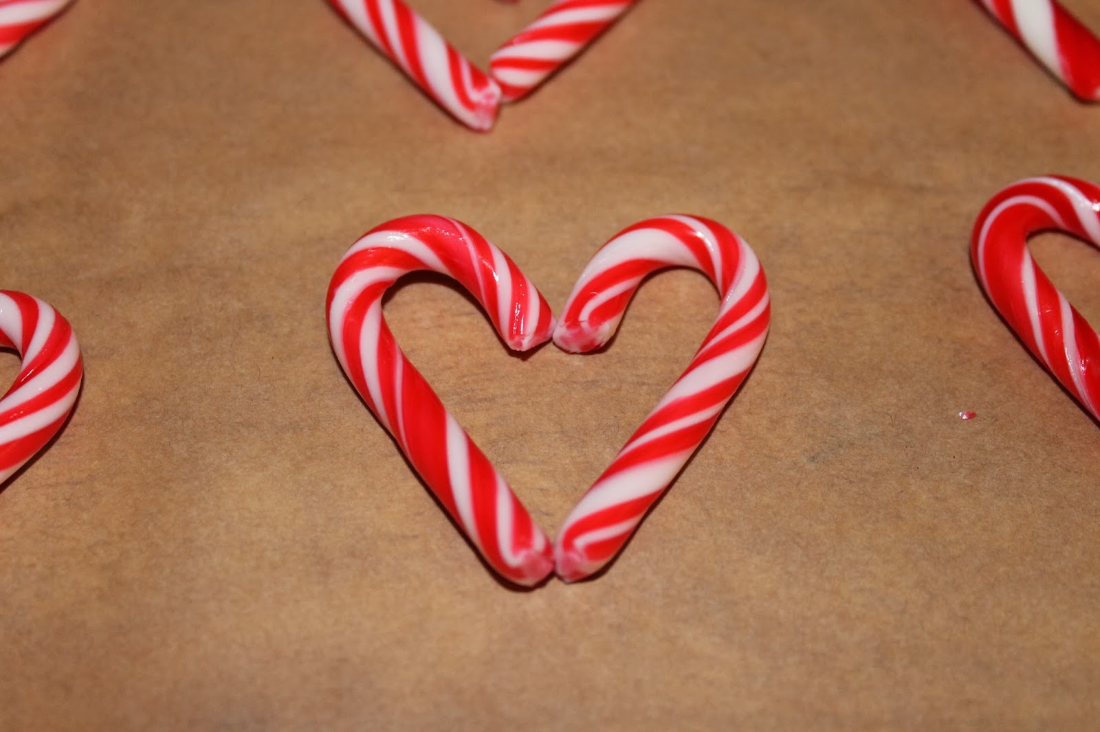 The simplicity of white: Candy cane Love heart Sweets