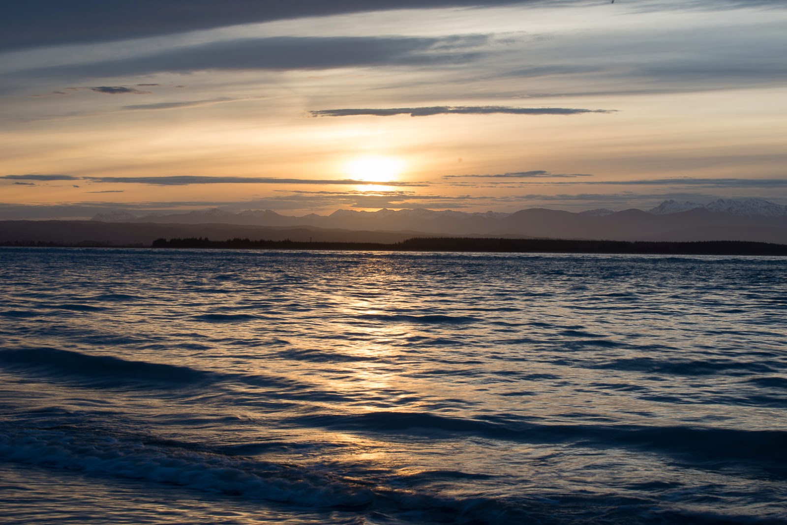 Into the wild blue yonder {sunset on Tahunanui beach} | the adventures ...