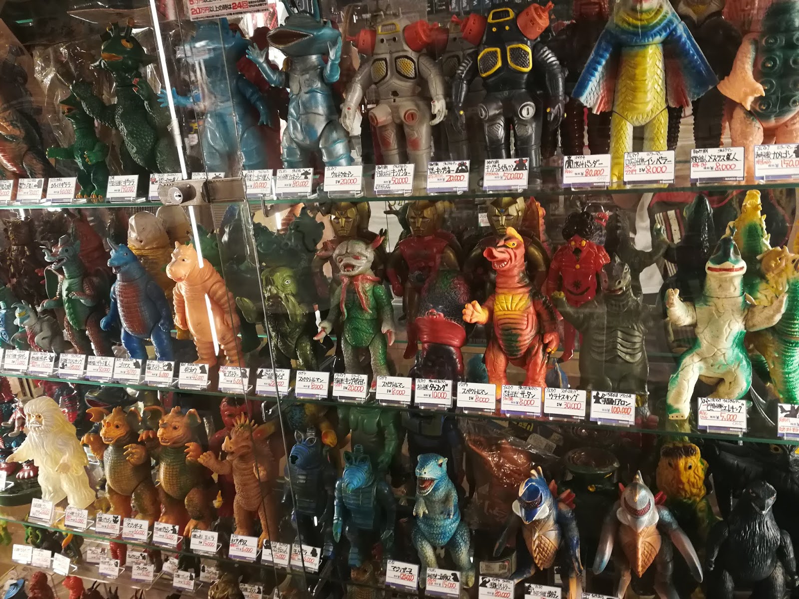 Hunt for Kaiju Sofubi Figures in Japan 日本の怪獣ソフビ探し