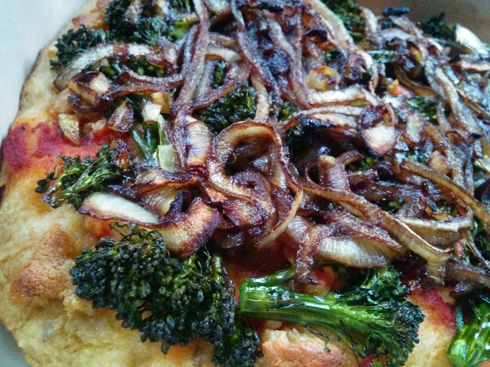 WholeFoodVegan: Multigrain Flatbread Pizza with Sweet Balsamic Onions