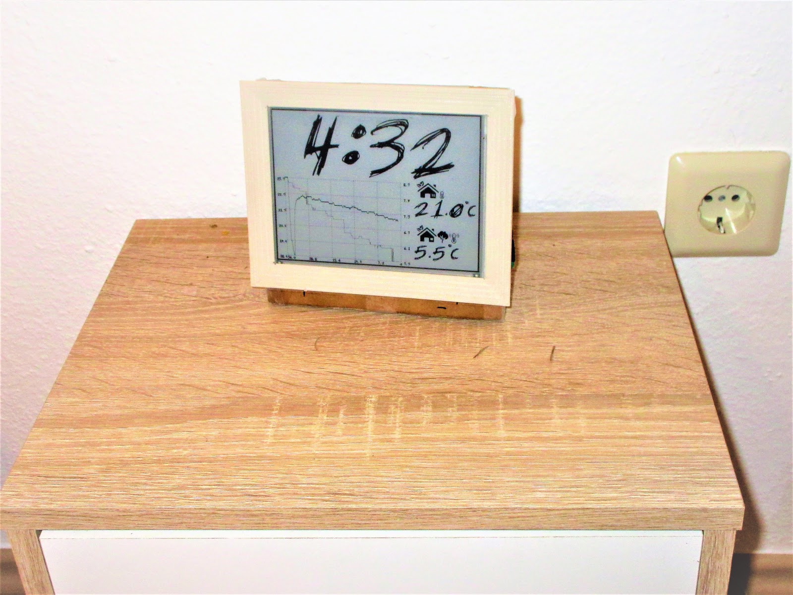 Embedded Engineering : E-Ink Table Clock and indoor ,Outdoor Temperatur ...