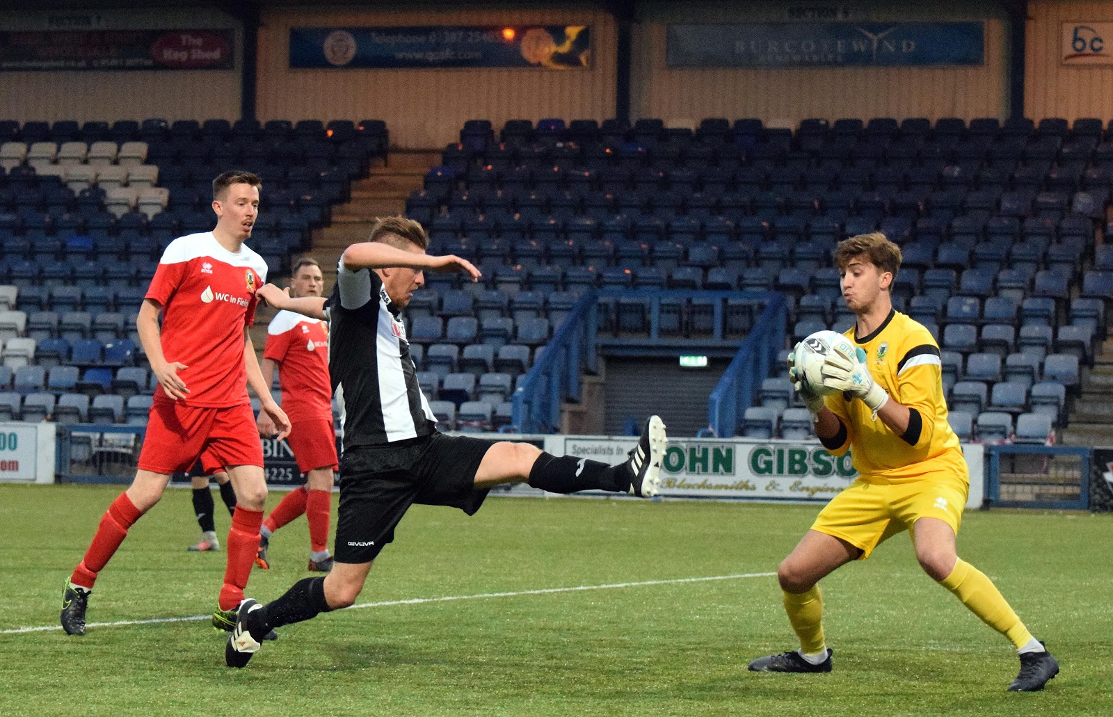 Groundhopper 2000 : Heston Rovers v Threave Rovers
