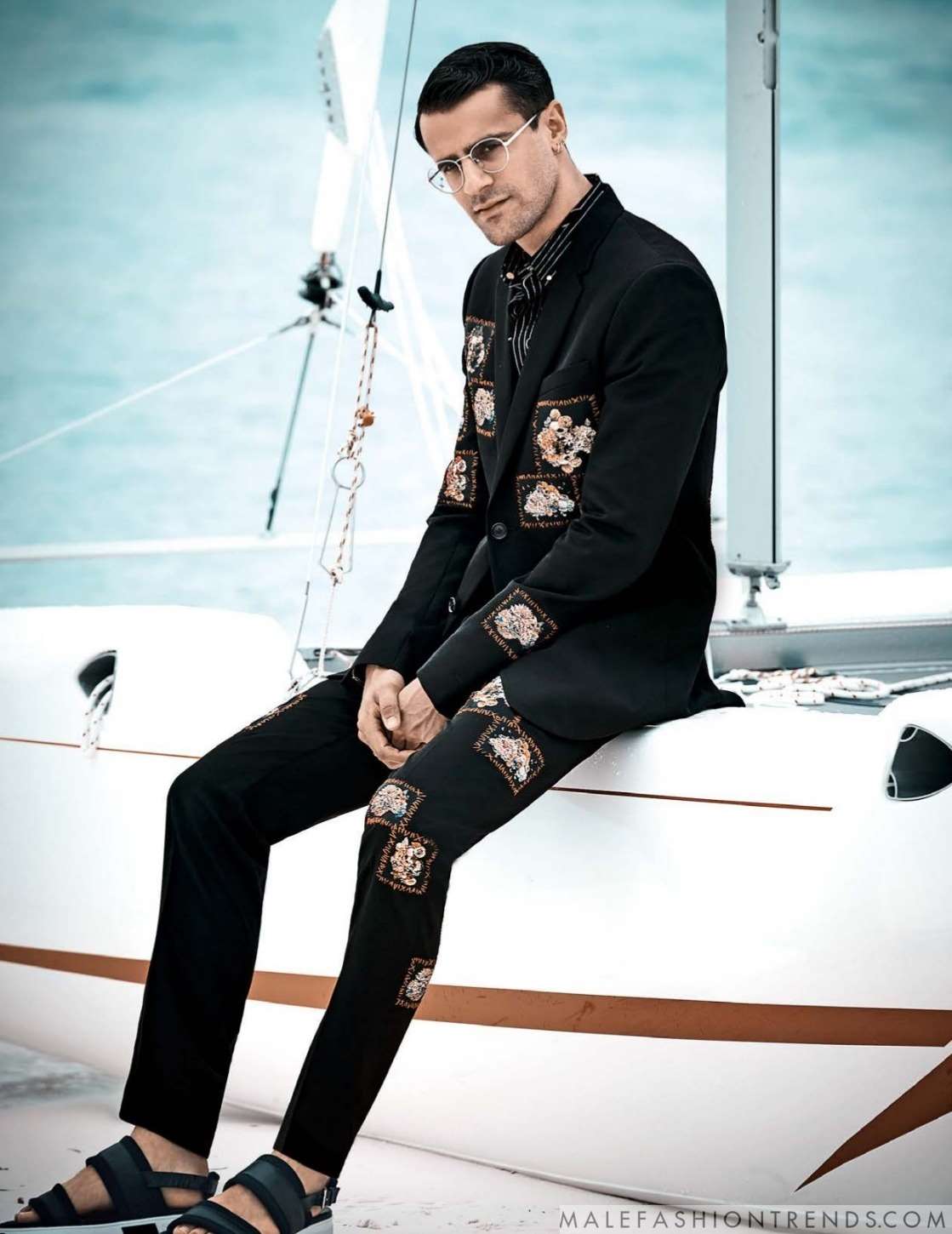 El violinista Neil Amin-Smith viste los más salvajes prints para GQ India