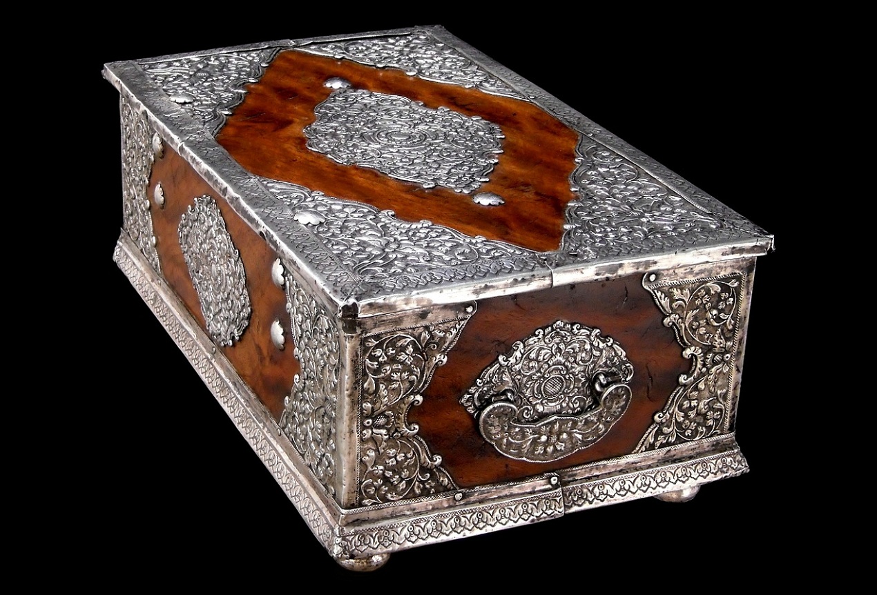PATINA FOLK & ETHNOGRAPHIC ART: DUTCH COLONIAL SILVER MOUNTED BETEL BOX SET
