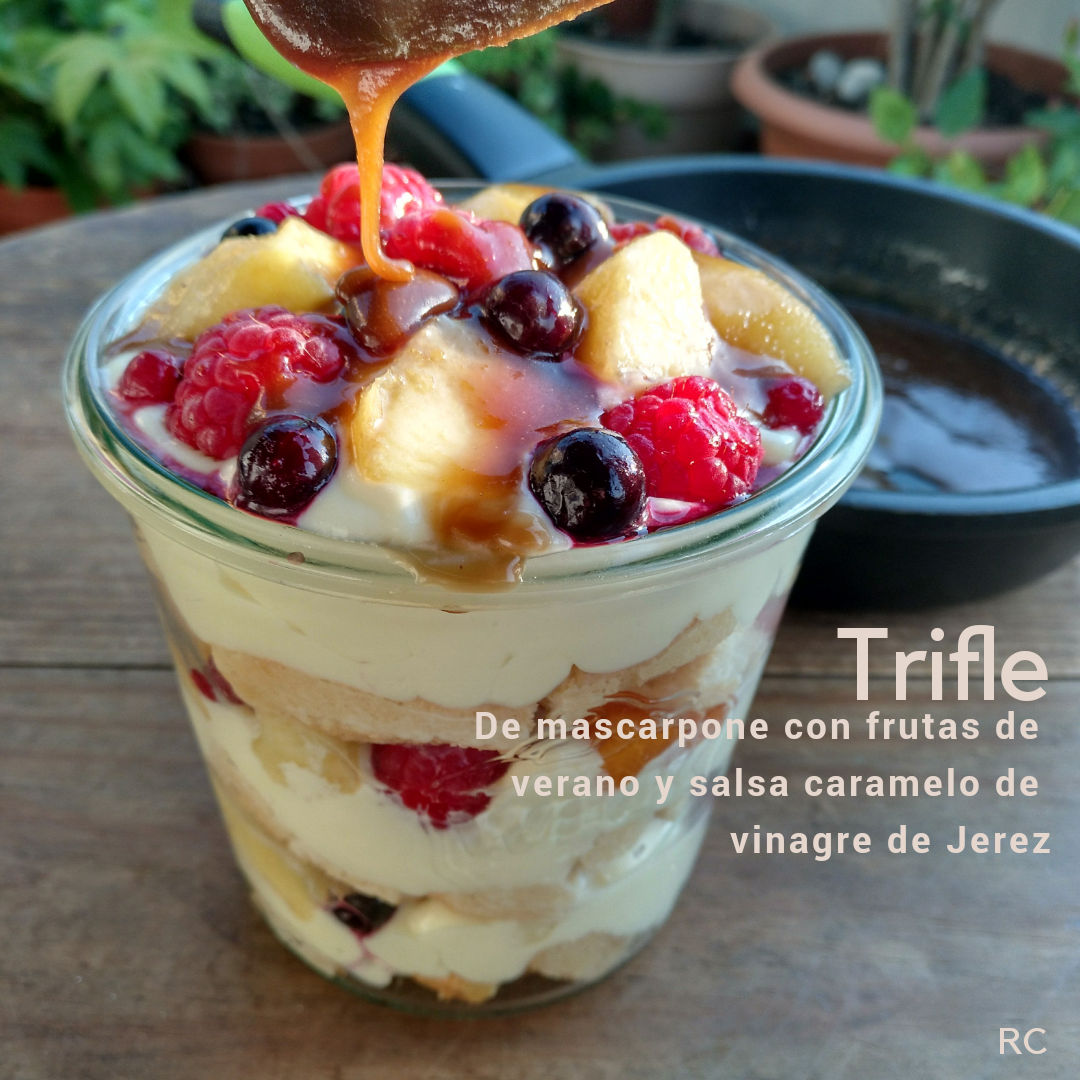 Recursos Culinarios: TRIFLE DE MASCARPONE CON FRUTAS DE VERANO Y SALSA ...