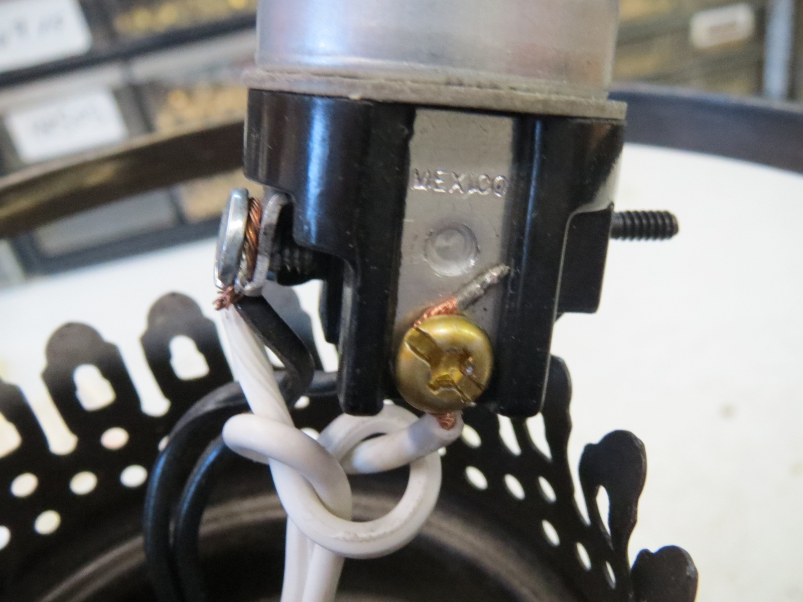 Lamp Parts and Repair | Lamp Doctor: Older Lamp With 3 Terminal Socket ...