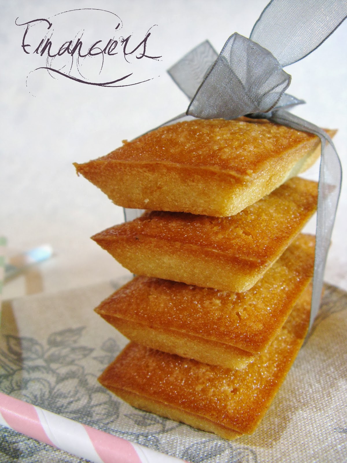 J'en reprendrai bien un bout...: Financiers & Financiers au Praliné