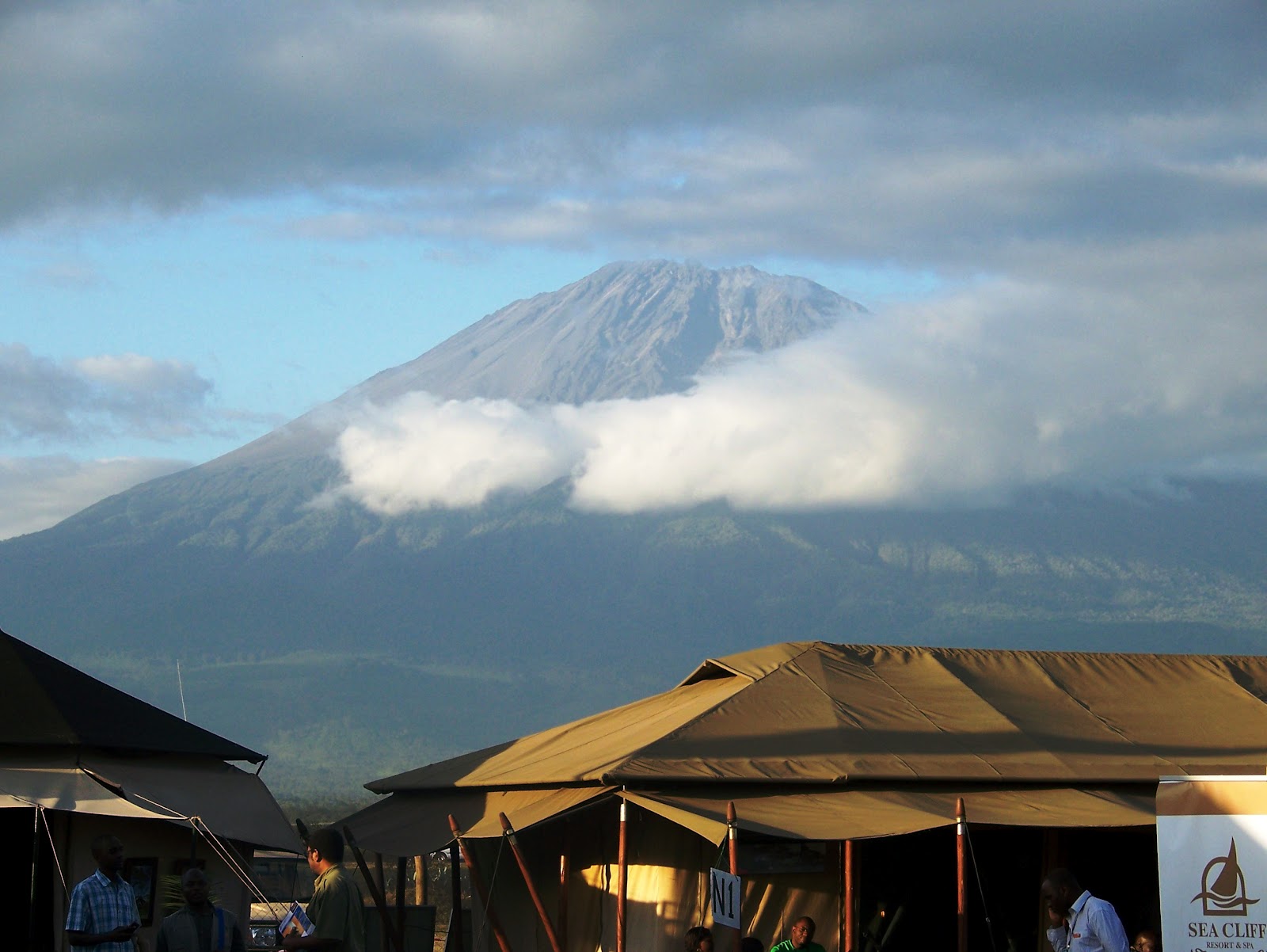 T-E-M-B-E-A Tanzania: Mlima Meru - Arusha