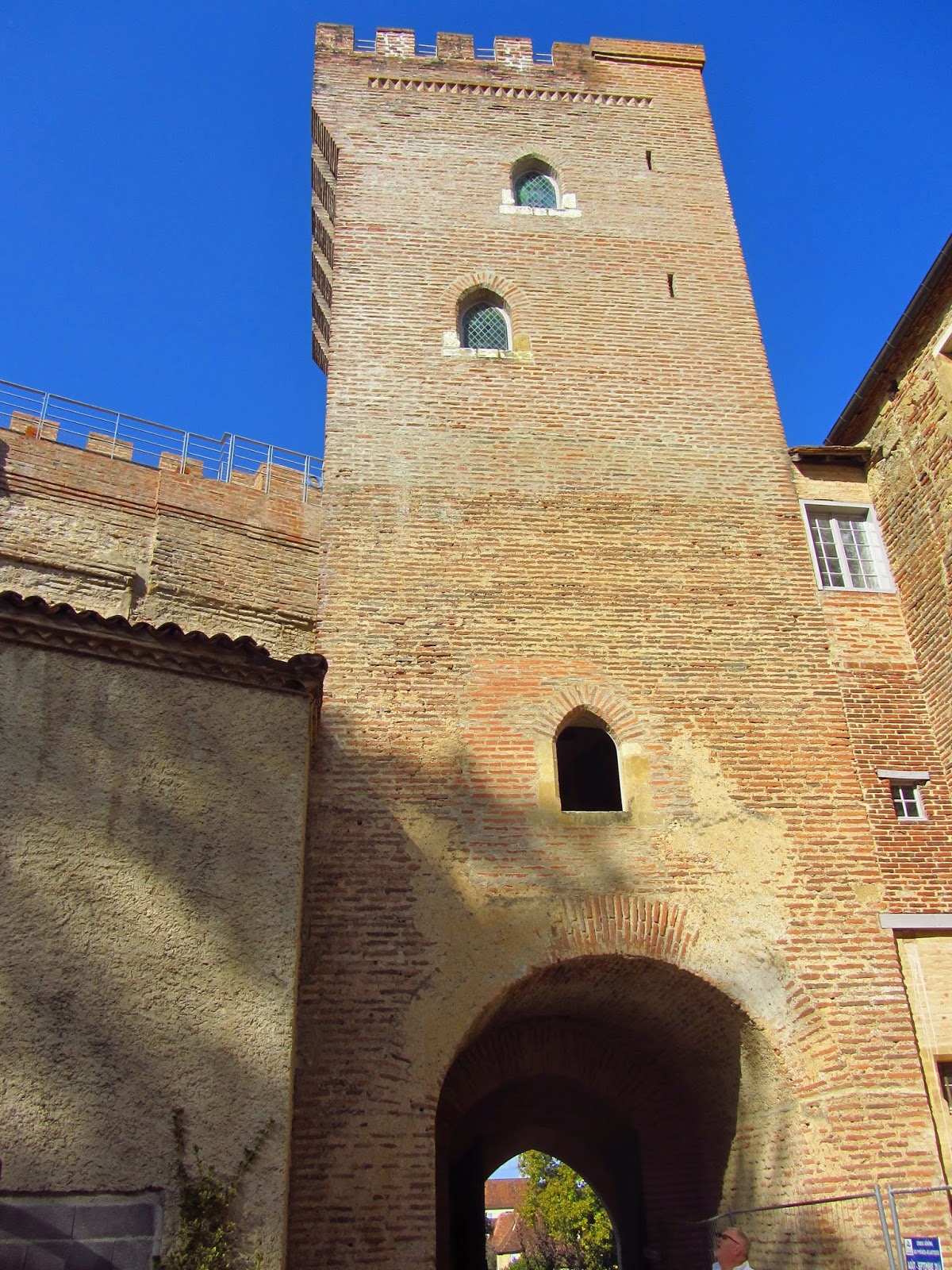 LES BAROUDEURS: château de Morlanne ( 64 )