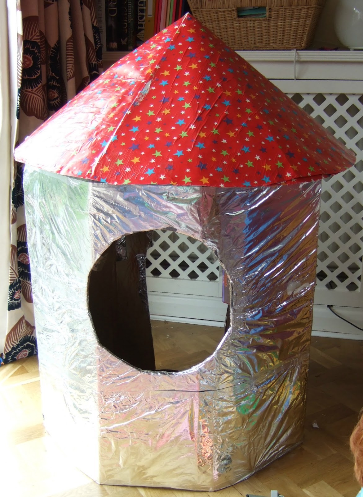 Emy's Crafty Blog: Cardboard box space rocket