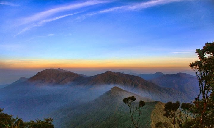 Geng Jabal Qof: Misi Pendakian Gunung Yong Belar, Gunung Challi ...