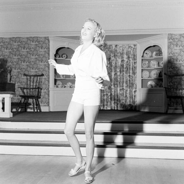 A TRIP DOWN MEMORY LANE: PHOTOS OF THE DAY: BEHIND THE SCENES OF ...