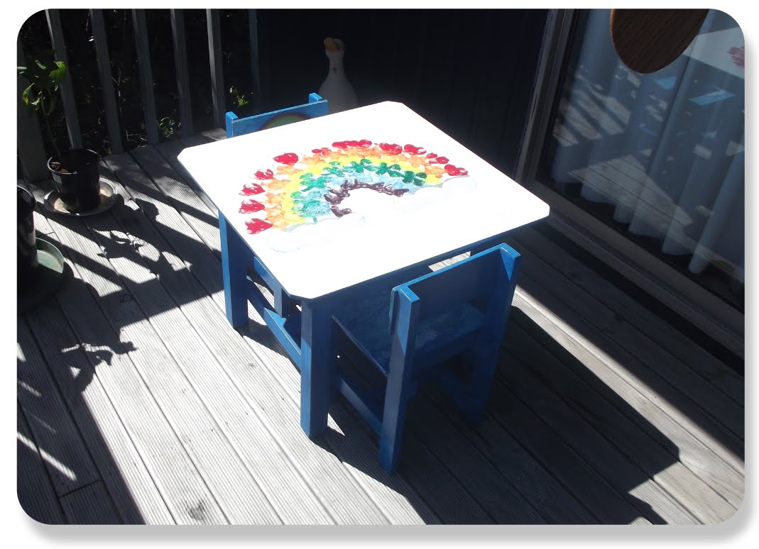 Nonnie's Blog: Rainbow Table and Chairs