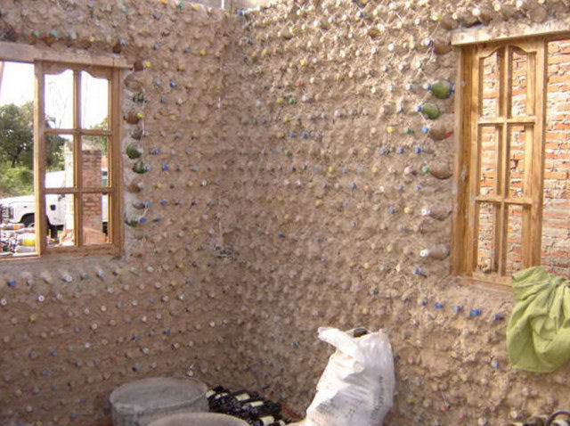 Ray Portela: CASA FEITA DE GARRAFAS PET