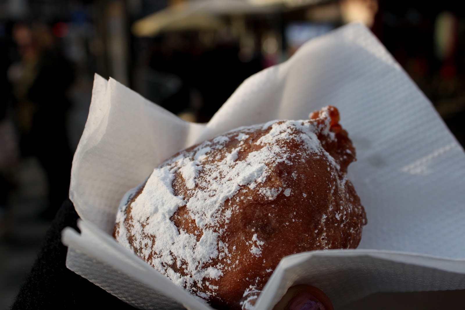 Oliebollen - Female Foodie