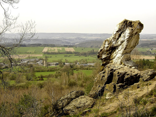 LES SENTIERS D’HERMÈS: THORSSON Les mégalithes de Wéris en Ardenne